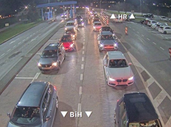 Велике гужве на границама Чекања на улазак у БиХ пет сати