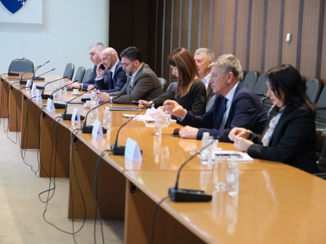 Одржан састанак представника политичких партија о измјенама Устава ФОТО